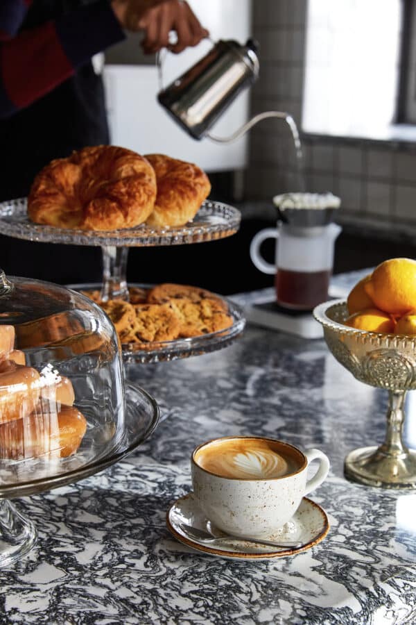 Café - The Understudy