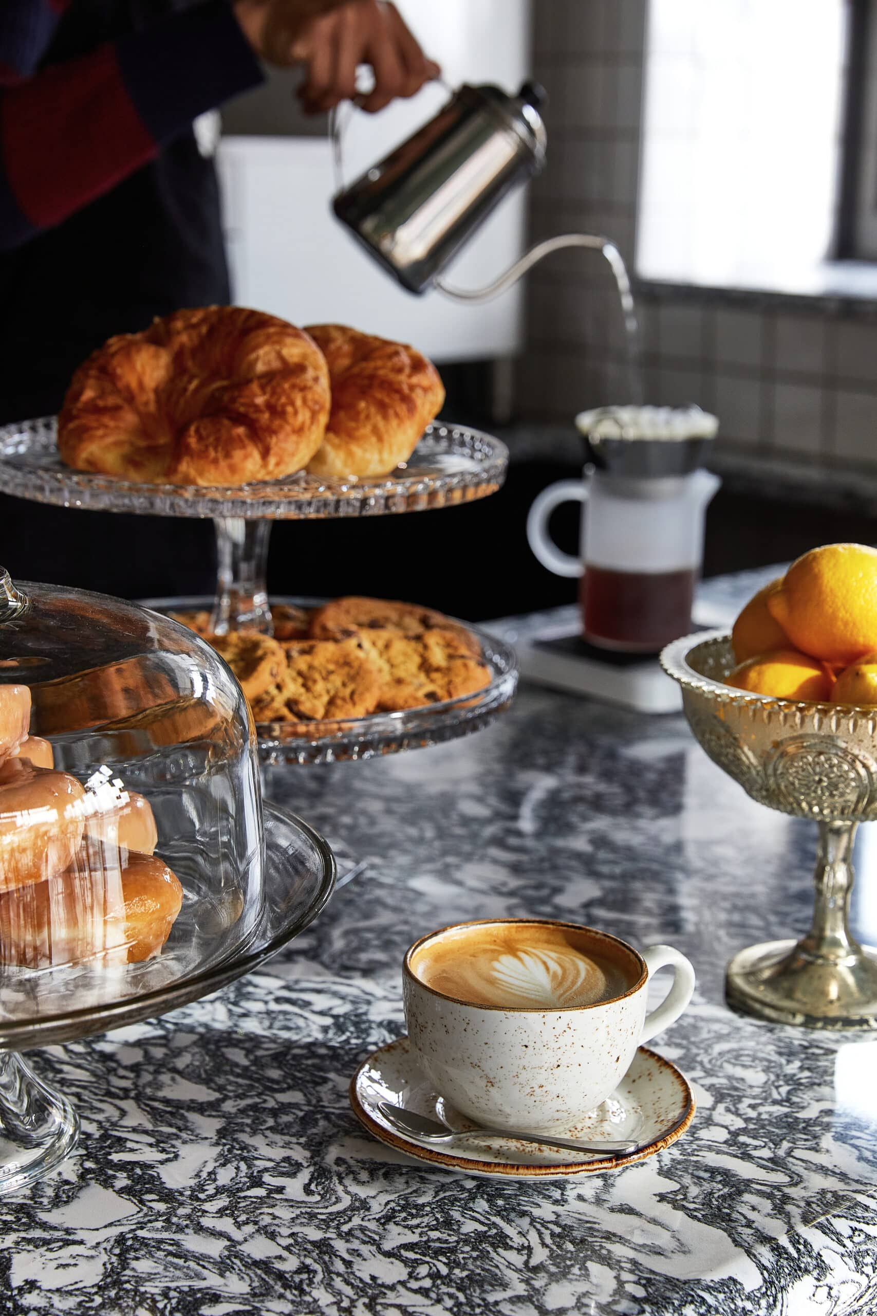 Café - The Understudy